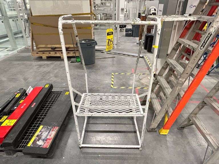 Lot of ladders, Contains: 4 Two-Step Ladders of Different Brands; 7 ...