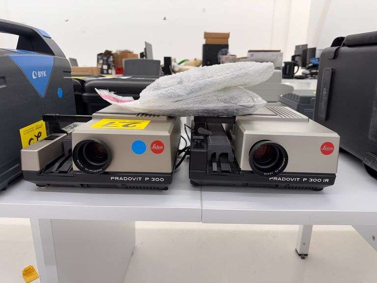 (4x) LEICA SLIDE PROJECTORS , model PRADOVIT P300 IR; PRADOVIT PR300 ...