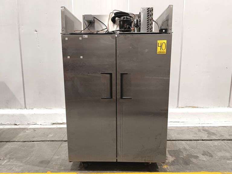 Refrigerador doble puerta Marca TRUE, Modelo TG2R-2S, Serie 8848179, 60HZ, 115V, 10.0 AMPS ...