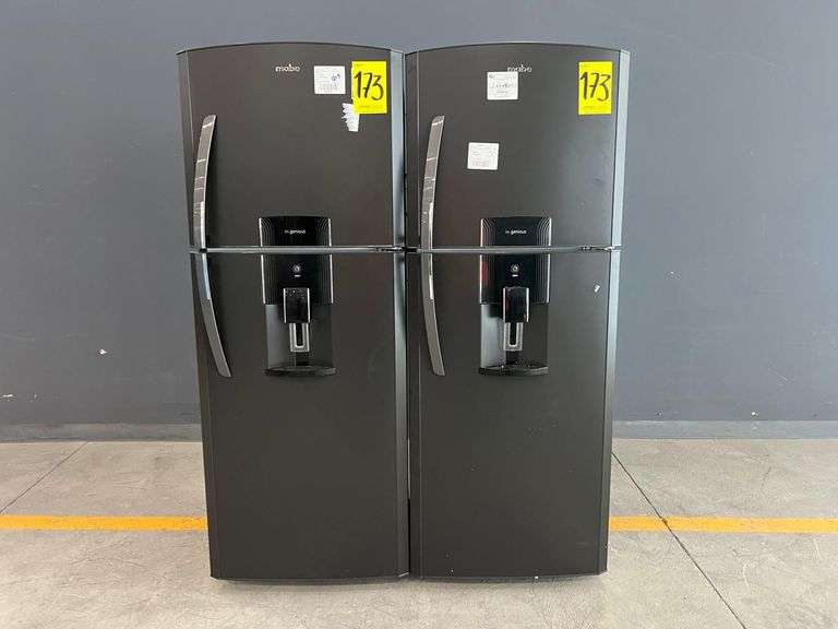 Lote de 2 refrigeradores, contiene: 1 Refrigerador con dispensador de ...