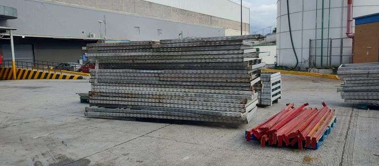 249 pzas 190 barras de distintos tamaños, 58 racks y 1 mueble metalico ...