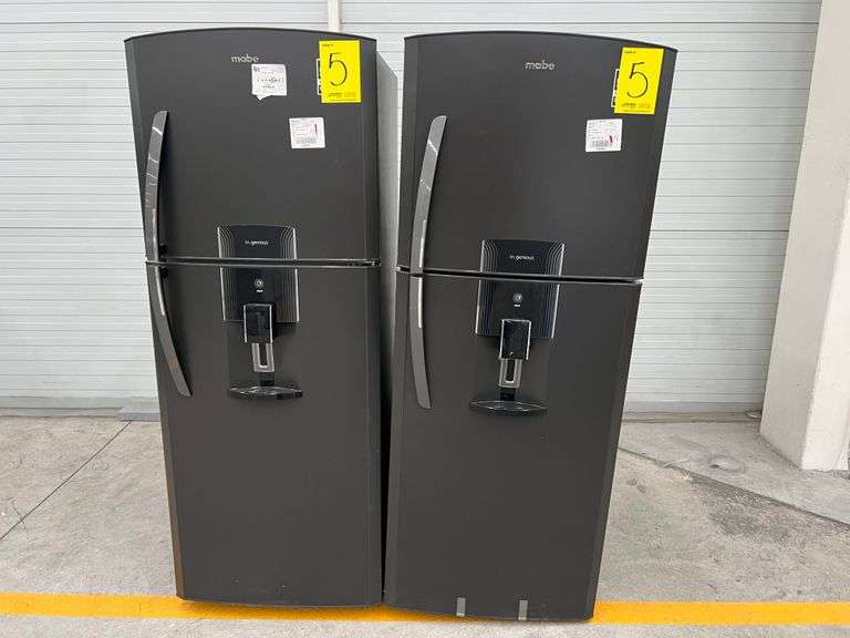 Lote de 2 refrigeradores, contiene: 1 Refrigerador con dispensador de ...