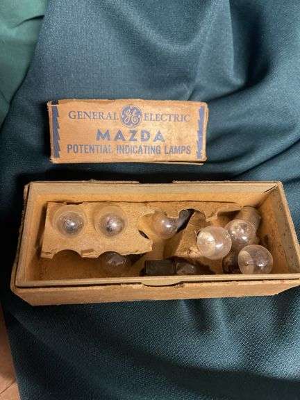 Misc lot of light bulbs - Brian Burke Auctions