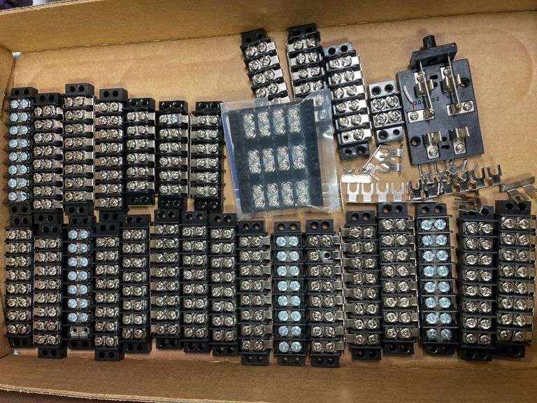 30 TERMINAL BLOCKS IN DIFFERENT SIZES AND - Brian Burke Auctions