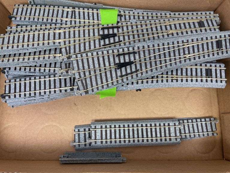 KATO HO SCALE - 16 MANUAL SWITCHES AND 3 OTHER SECTIONS OF TRACK ...