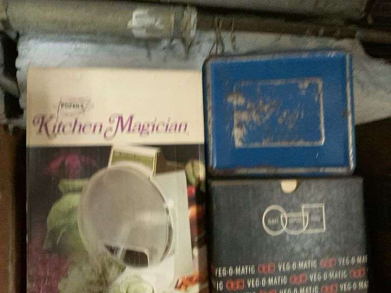 Shelf light containing empty Bartels beer box, kitchen, magician ...