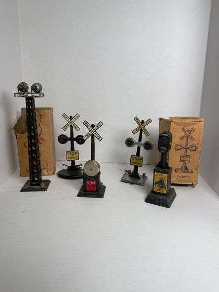 Five vintage pieces of MARX and Co. toy railroad crossing and lights ...