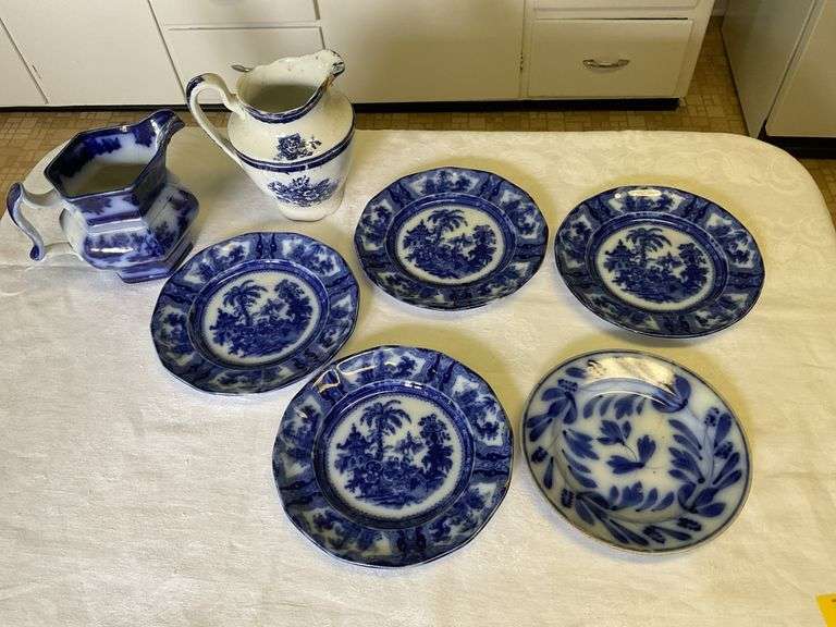 5 flow blue plates and two flow blue pitchers - Brian Burke Auctions