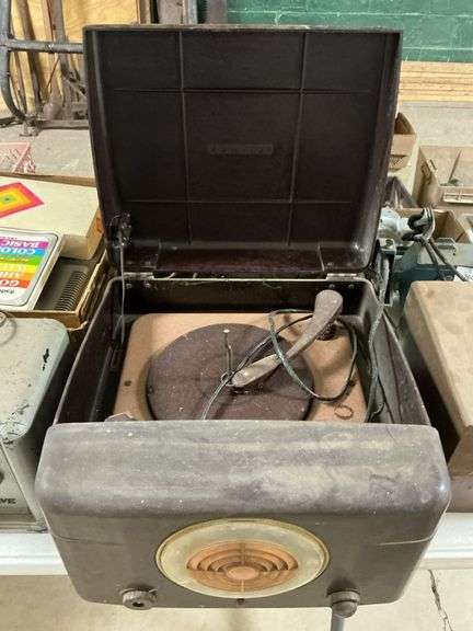 Vintage Admiral Bakelite Record Player and Radio - Brian Burke Auctions