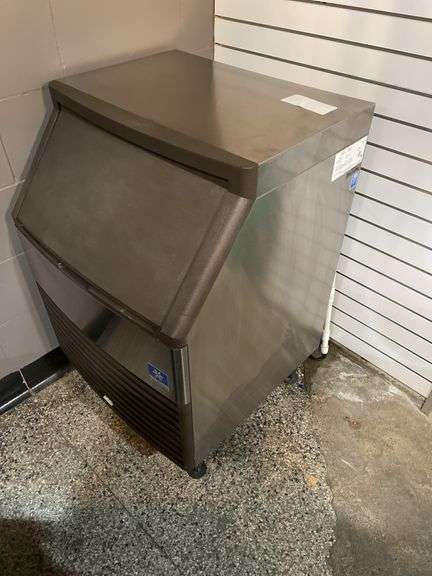 Manitowoc model QY0134 a ice machine. Appears lightly used and is ...
