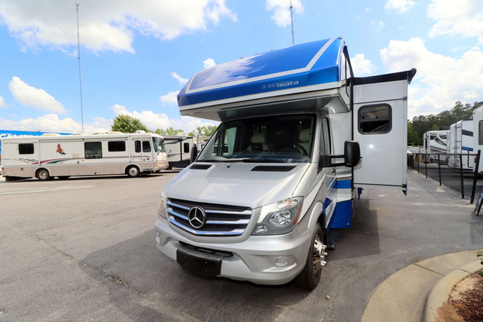 2020 DYNAMAX ISATA 3 24FW - USED - Camping World