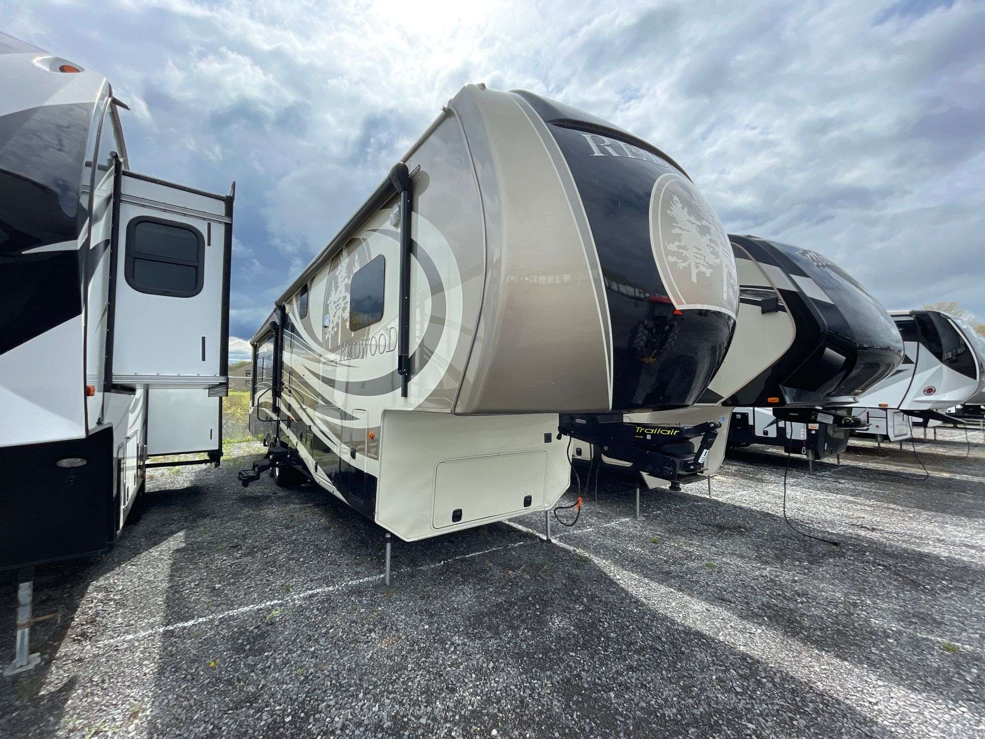 2015 CROSSROADS REDWOOD 38GK - USED - Camping World