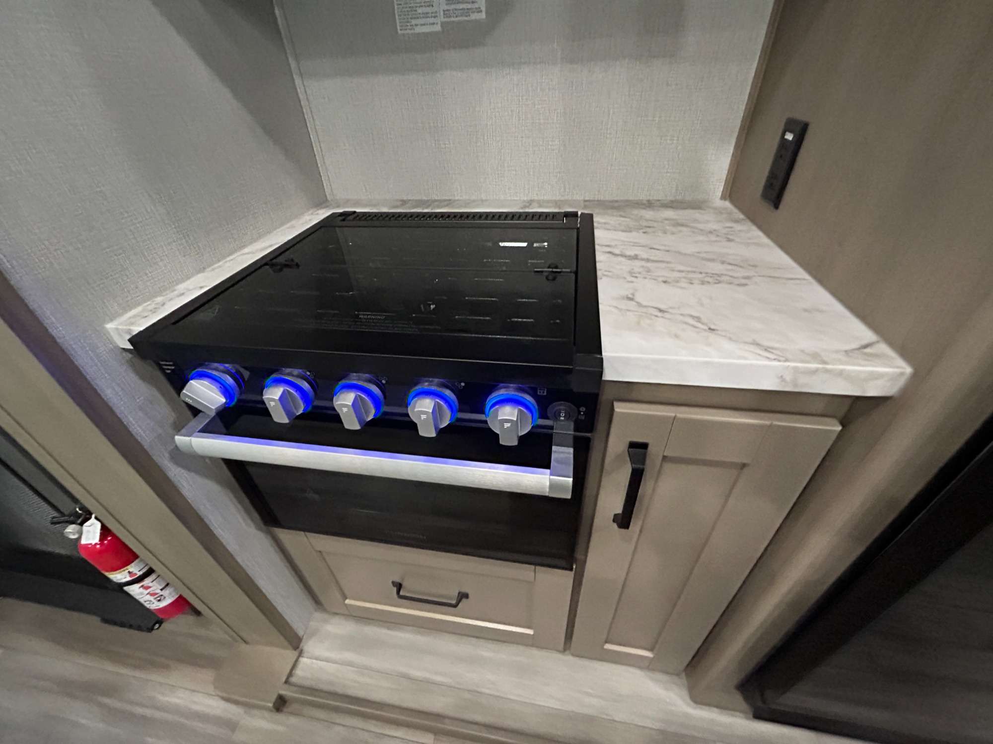 2023 FOREST RIVER ROCKWOOD SIGNATURE ULTRA LITE 8288SB - NEW - Camping World