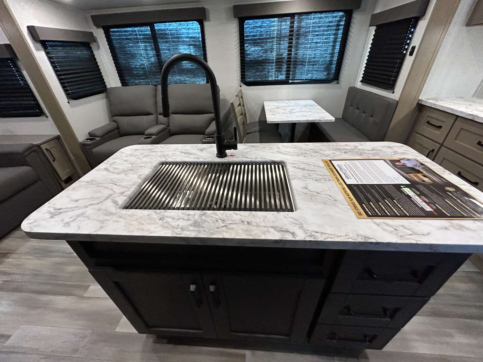 2023 FOREST RIVER ROCKWOOD SIGNATURE ULTRA LITE 8288SB - NEW - Camping World