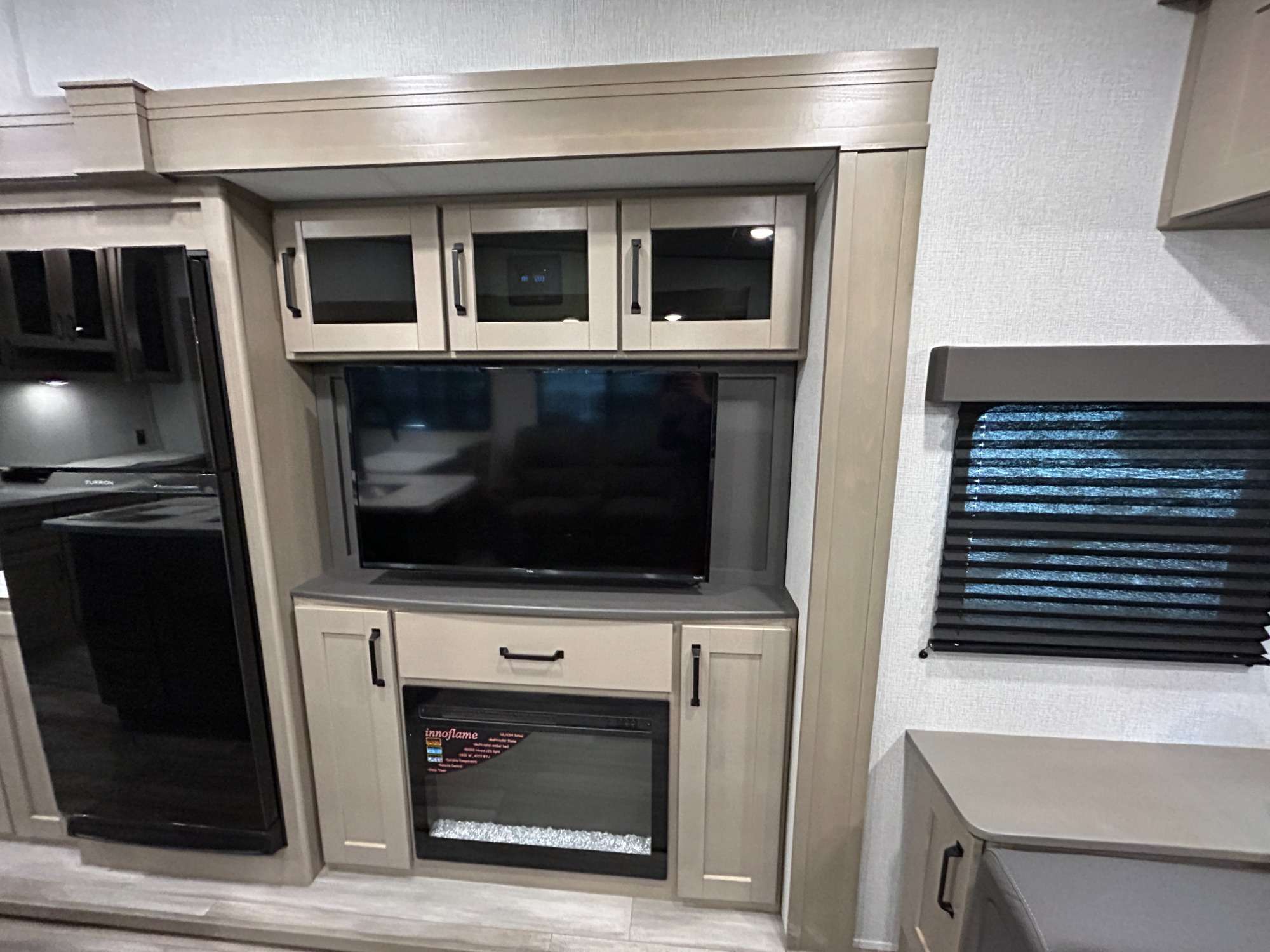 2023 FOREST RIVER ROCKWOOD SIGNATURE ULTRA LITE 8288SB - NEW - Camping World