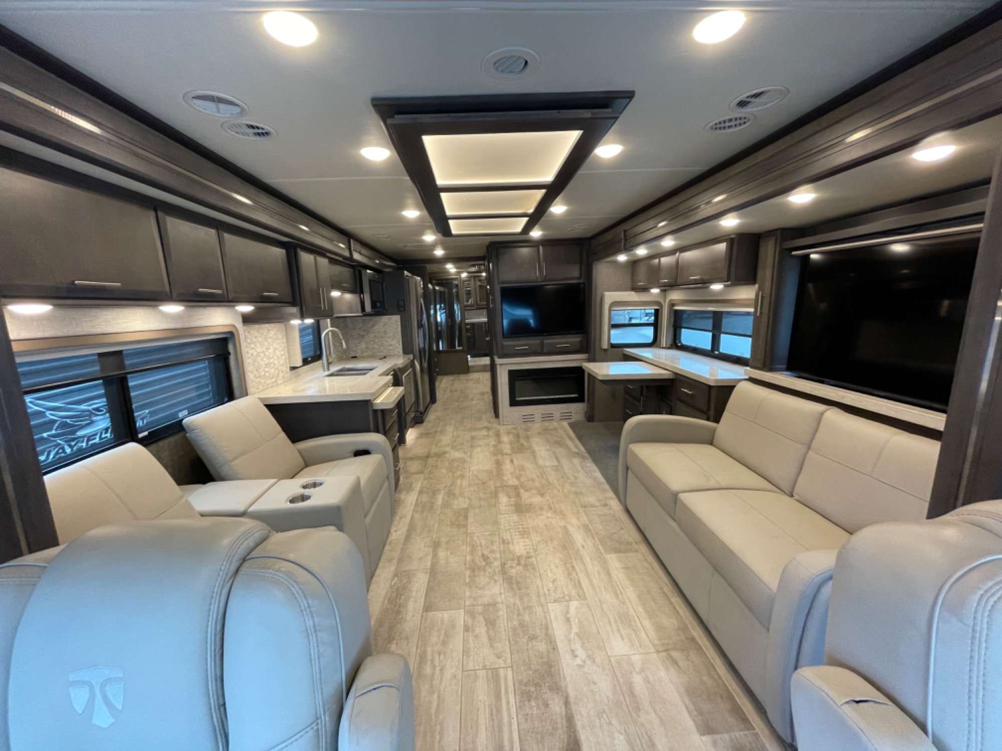 2022 THOR VENETIAN R40 - USED - Camping World