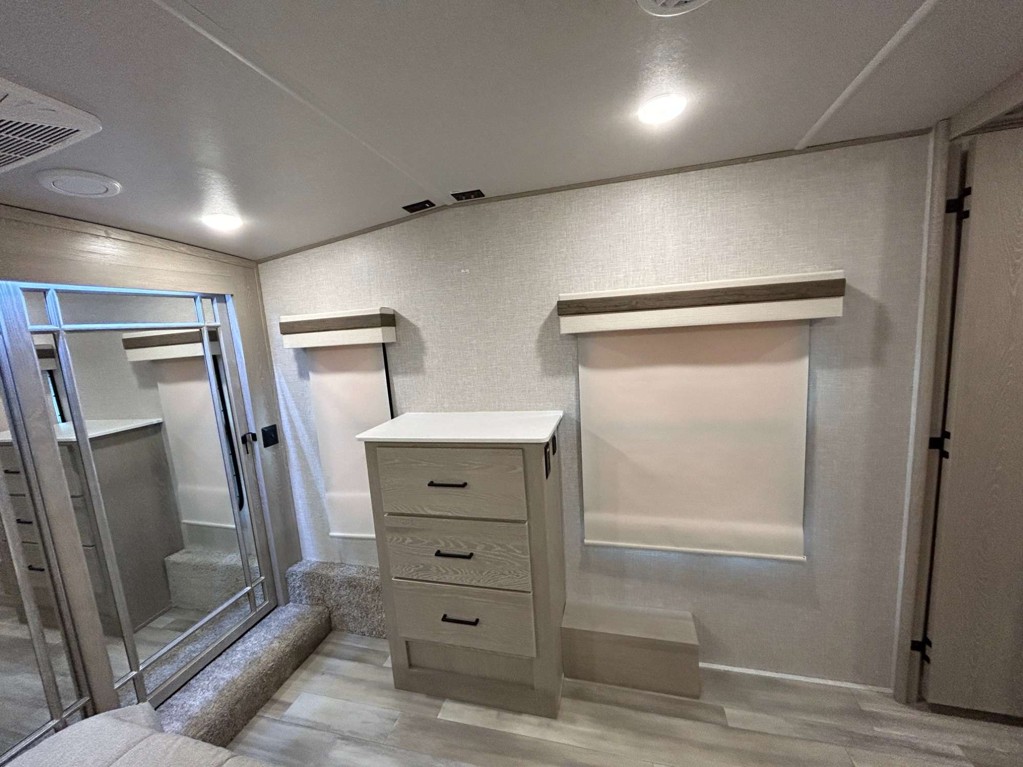 2023 FOREST RIVER ROCKWOOD SIGNATURE ULTRA LITE 8288SB - NEW - Camping World