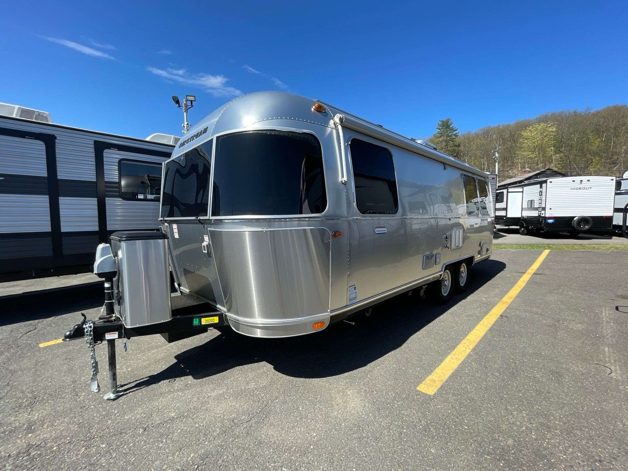 2020 AIRSTREAM INTERNATIONAL SERENITY 25FB QUEEN - Camping World