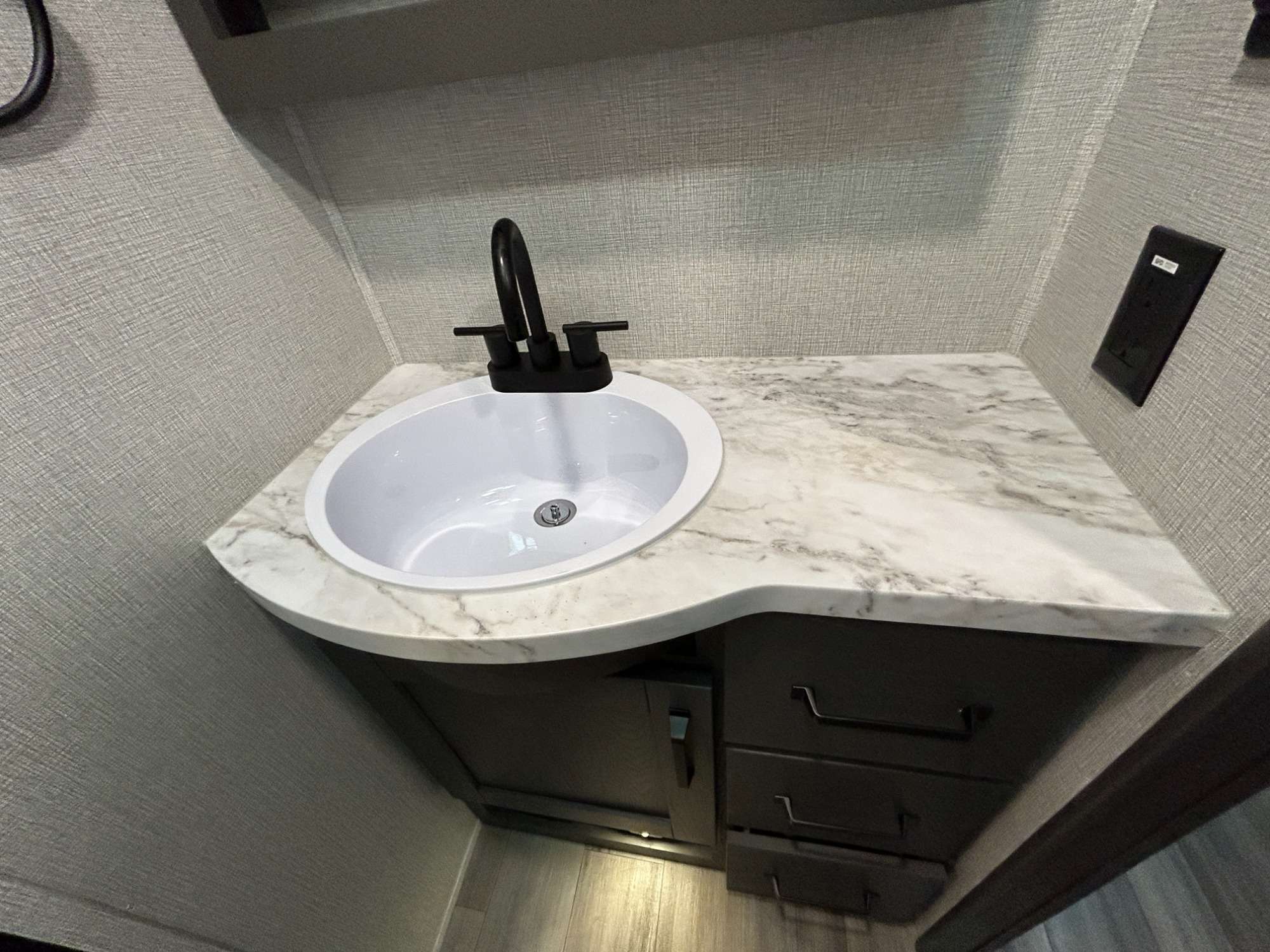 2023 FOREST RIVER ROCKWOOD SIGNATURE ULTRA LITE 8288SB - NEW - Camping World