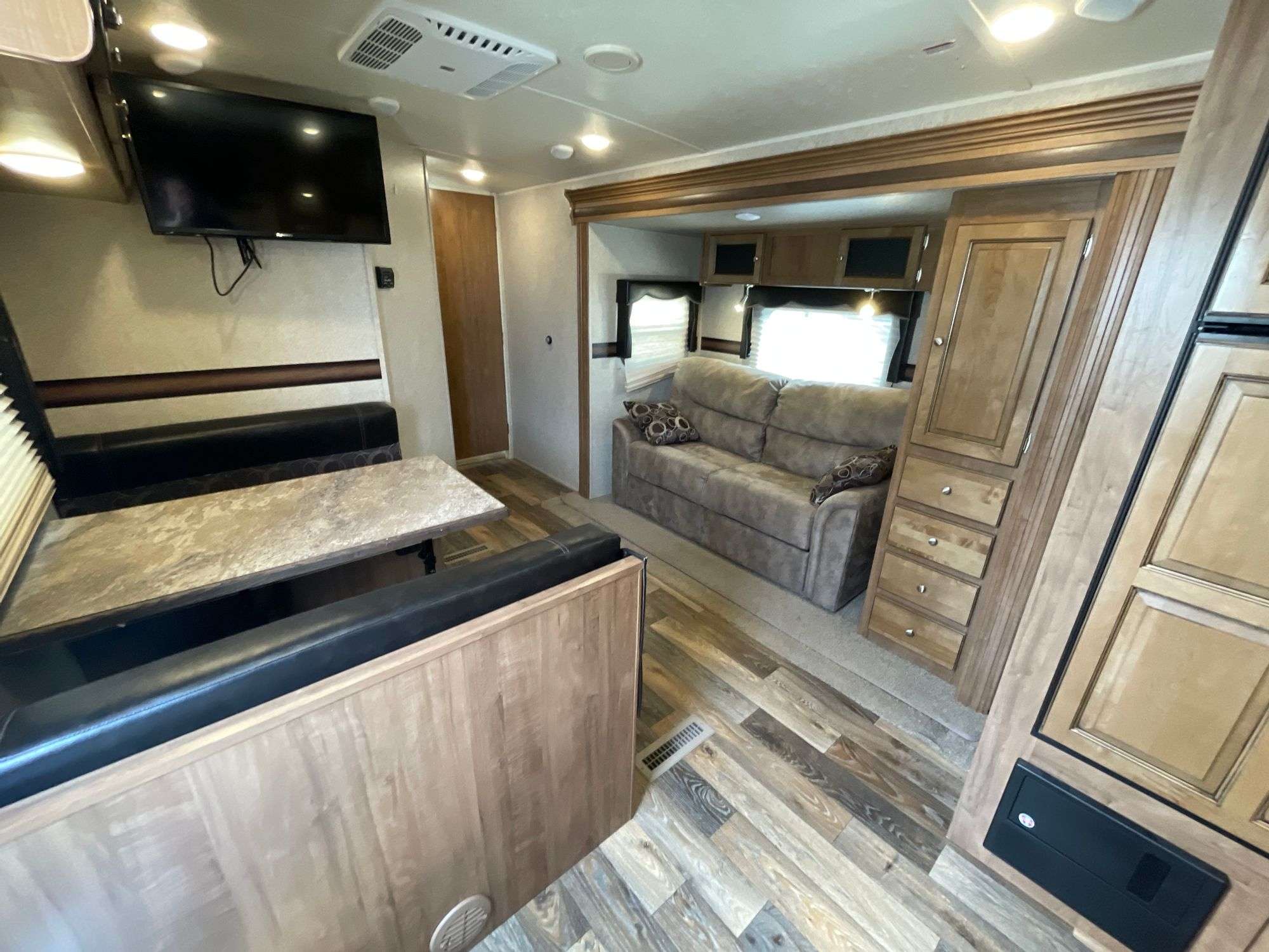 2017 FOREST RIVER ROCKWOOD ULTRA V 2618VS *NO RESERVE* - Camping World