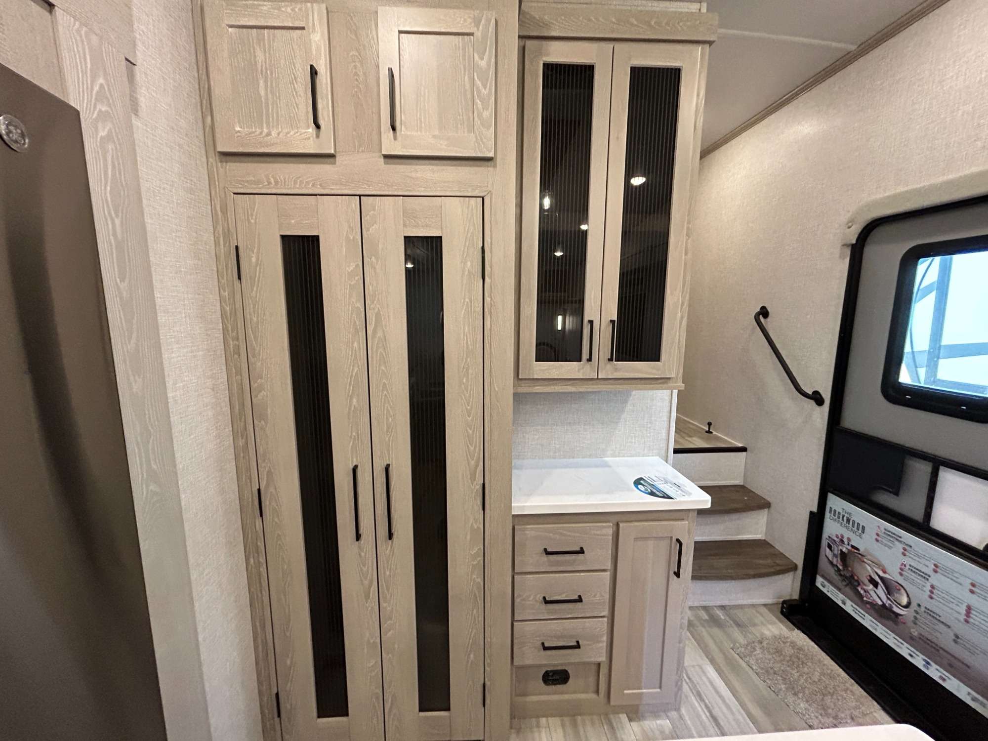 2023 FOREST RIVER ROCKWOOD SIGNATURE ULTRA LITE 8288SB - NEW - Camping World