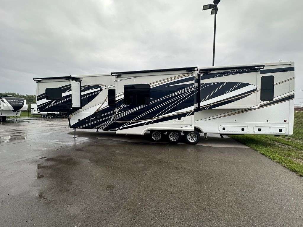 2024 DRV LUXURY SUITES MOBILE SUITES ORLANDO - NEW - Camping World