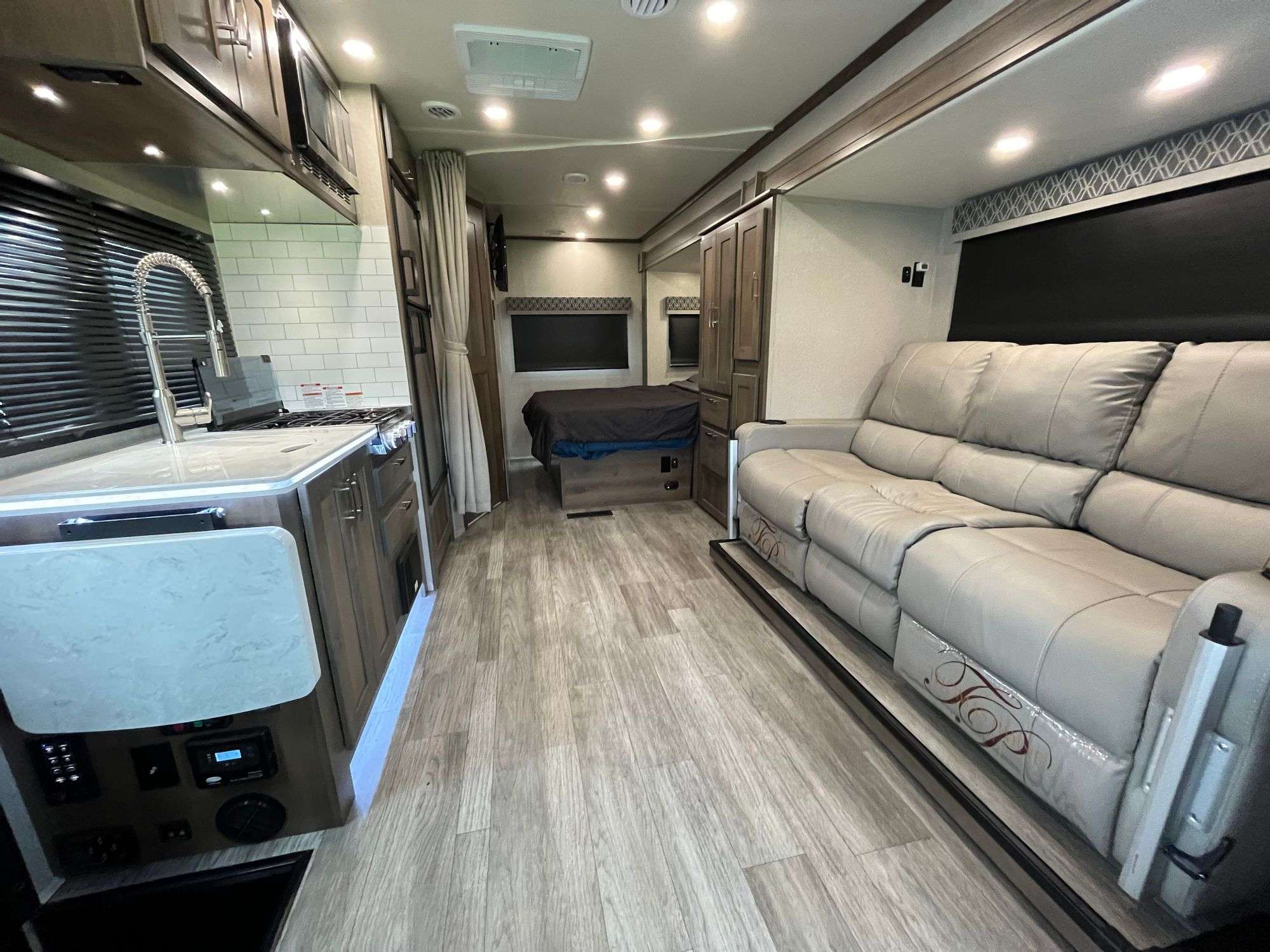 2022 DYNAMAX ISATA 3 24FW - Camping World