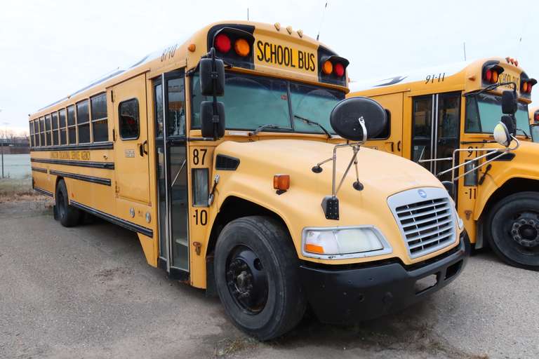 2010 BlueBird Vison W/ Cummins ISB 6.7L (W/ Wheelchair Lift & A/C ...