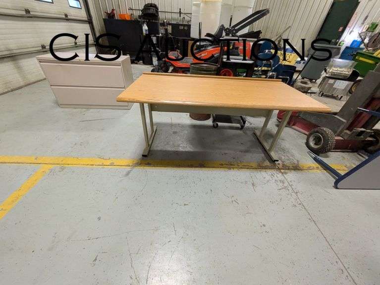 TEACHER DESK - CIS Auctions