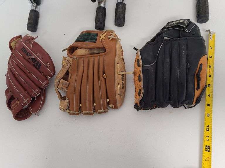3) Baseball Mitts, Push Up Bars - Prime Time Auctions, Inc.