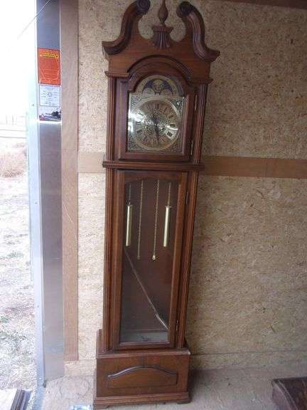 31 Day Grandfather Clock - Prime Time Auctions, Inc.