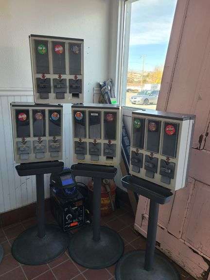 4) 3 Compartment Vending Machines* - Prime Time Auctions, Inc.