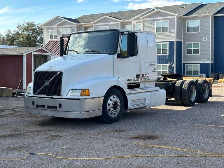 2000 Volvo Truck VNL - Prime Time Auctions, Inc.