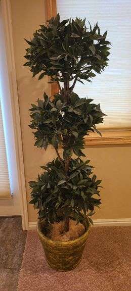 Triple Bay Leaf Topiary - Prime Time Auctions, Inc.