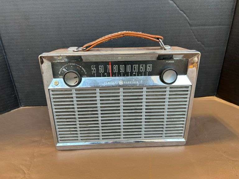 General Electric Eight Transistor Radio - Prime Time Auctions, Inc.