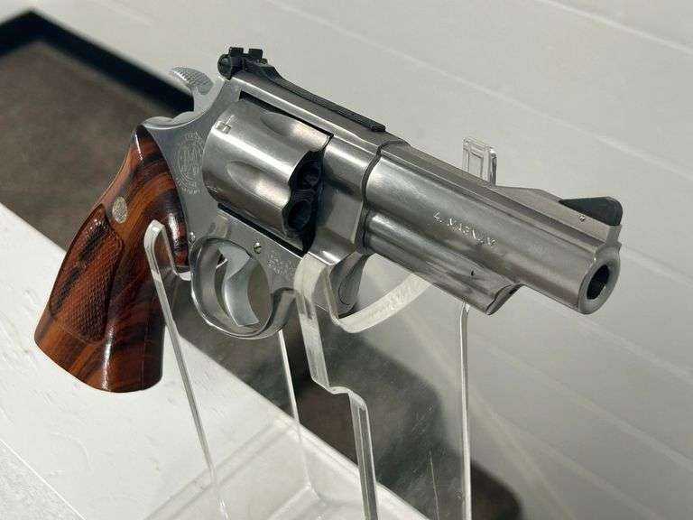 Smith & Wesson 41 Magnum Double Action Revolver - Prime Time Auctions, Inc.