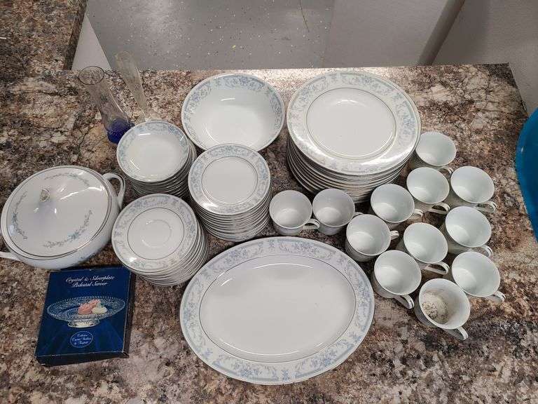 Incomplete Set Sheffield Blue Whisper Porcelain Fine China, 2)Bud Vase ...