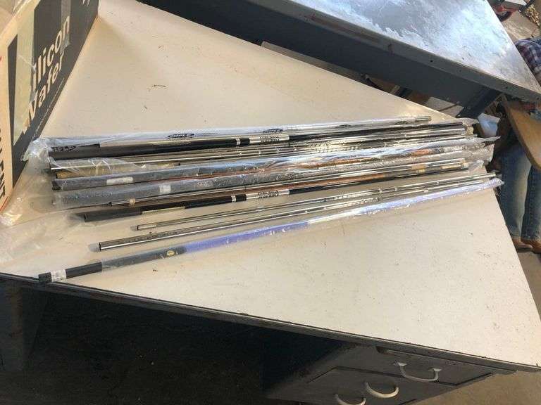 Assorted Golf Shafts - Prime Time Auctions, Inc.