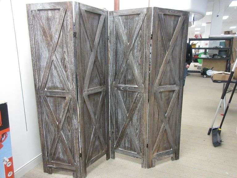 Wooden Room Divider - Prime Time Auctions, Inc.