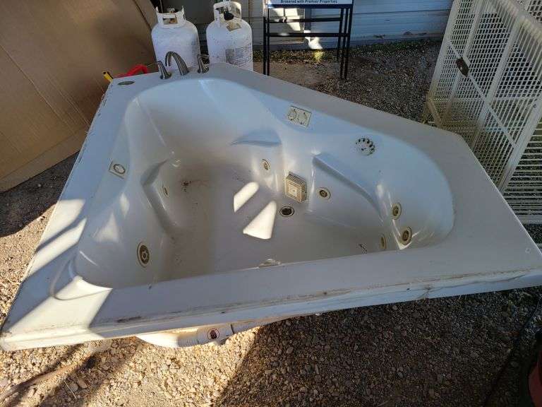 Jacuzzi Whirlpool Bathtub - Prime Time Auctions, Inc.