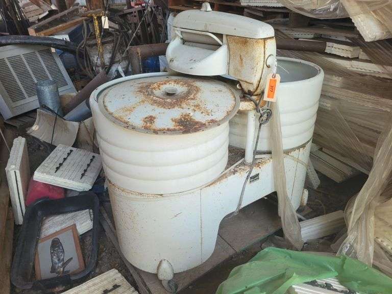 Antique Dexter Washing Machine - Prime Time Auctions, Inc.