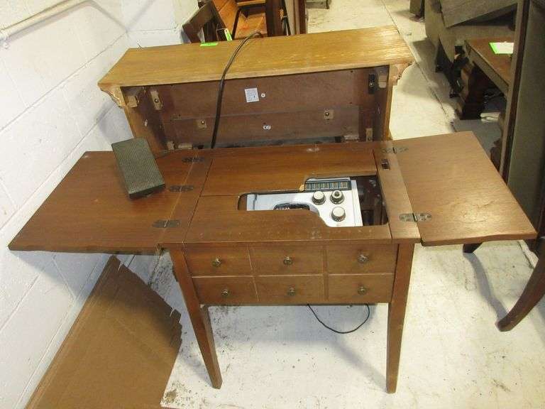 Sewing Machine Cabinet with Viking Selectronic 6570 Sewing Machine ...