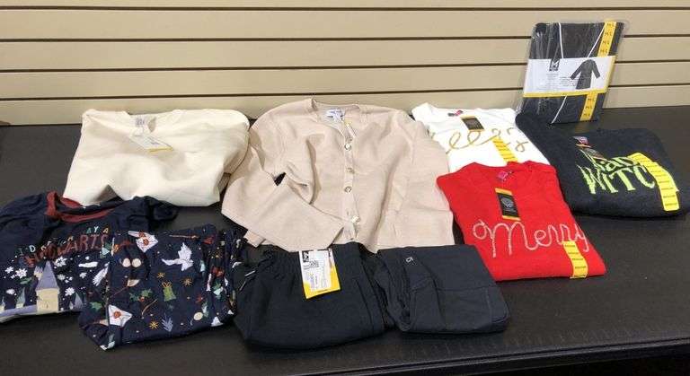 Women's Medium Clothing - 10 Pieces - Prime Time Auctions, Inc.