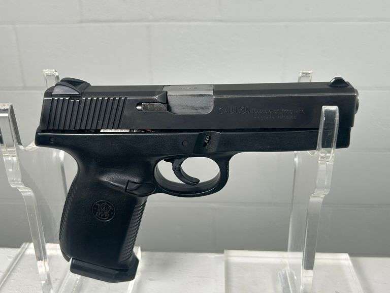 Smith & Wesson SW40F .40 with Extra Magazines, Holsters - Prime Time ...