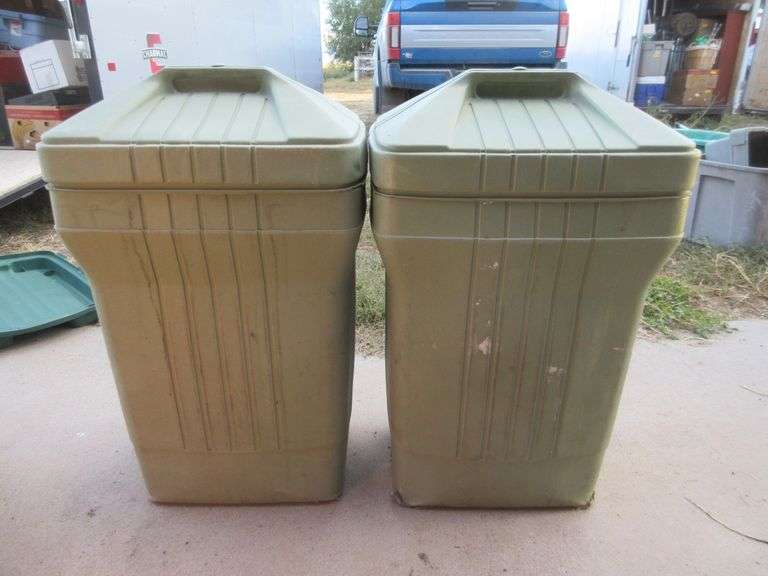 2) Garbage Cans with Lids - Prime Time Auctions, Inc.