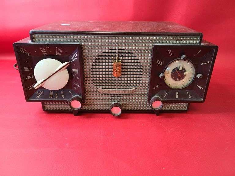 Mid 1900s Zenith Tube Radio - Prime Time Auctions, Inc.