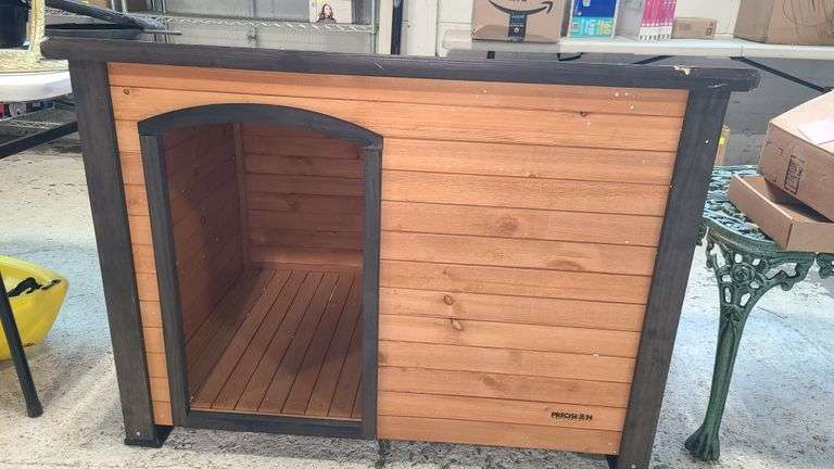 Extreme Outback Log Cabin Dog House - Prime Time Auctions, Inc.