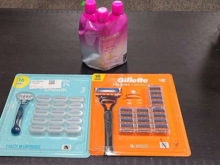 Gillette Razor with Refills, Gillette Fusions Razor Refills, Skintimate ...