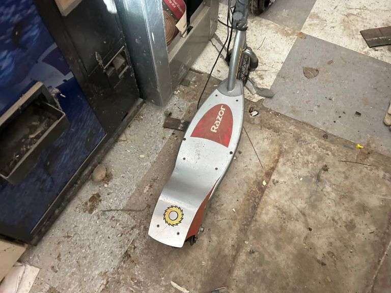 Razor Electric Scooter - Prime Time Auctions, Inc.