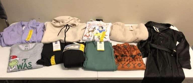 Women's Medium Clothing - 10 Pieces - Prime Time Auctions, Inc.